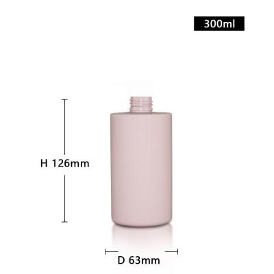 中国 カスタマイズされた300MLプラスチック シャンプーは白いポンプを搭載する柔らかいタッチの終わりをびん詰めにする 販売のため