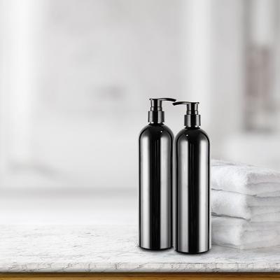 China Black Color 480ml Boston round Plastic Shampoo Bottles With Dispenser Pump for sale