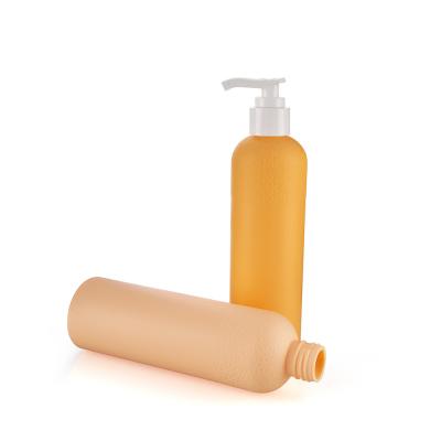 Cina 200 ml 6.6 oz bottiglia da spremitura a tocco morbido con pompa per shampoo in HDPE in vendita