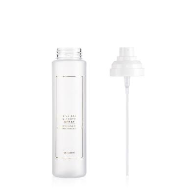 Cina Lo spruzzo di plastica glassato imbottiglia la bottiglia cosmetica dello spruzzo dell'acqua dell'essenza di 5 OZ in vendita