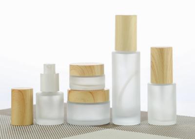 Cina Bottiglia piana glassata di vetro della lozione del corpo della bottiglia 120ml della pompa del toner di vetro della spalla in vendita