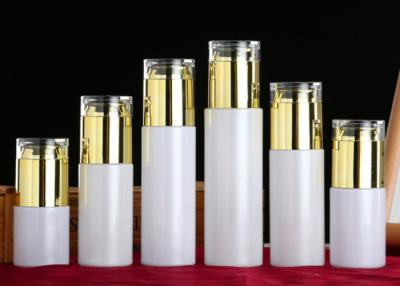 Cina La pompa cosmetica dello spruzzo di Pearl White 50ml 100ml imbottiglia il vetro robusto senza piombo in vendita