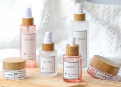Cina La pompa cosmetica del cappuccio di bambù di JIAZI imbottiglia colore stabilito dei barattoli 20ml -120ml il multi in vendita