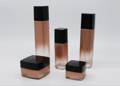 Cina Il cosmetico vuoto dell'anti quadrato di perdita 40ml imbottiglia la bottiglia di toner cosmetica di pendenza in vendita