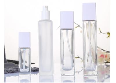 Cina Il chiaro cosmetico vuoto del collo liscio imbottiglia la bottiglia di vetro della lozione 100ml in vendita