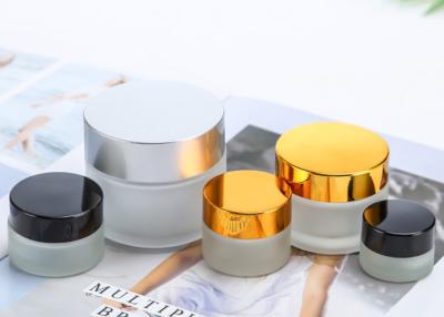 Cina Il cosmetico dell'OEM 50ml dello SGS stona i coperchi neri dell'oro di fronte dei contenitori vuoti della crema in vendita