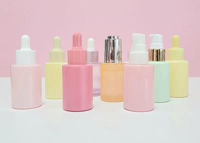 Cina Matte Pink Flat Shoulder 30ml ha glassato le bottiglie di vetro del contagoccia della pompa in vendita