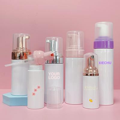 Cina Bottiglia di plastica di schiumatura della pompa della schiuma della mousse dell'erogatore di rosa 50ml 100ml 8oz della bottiglia del sapone per il lavaggio del corpo dello sciampo della pulitrice del fronte in vendita