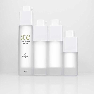 Cina 3D Printing 50ml Airless Serum Pump Bottles White 30ml Plastic Cosmetics Bottles in vendita
