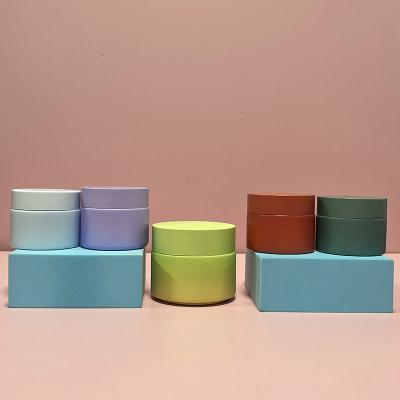 Cina Frosted Colourful 50g 100g Cosmetic Glass Jars Facial Cream Jar in vendita