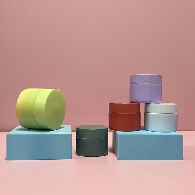 Cina Frosted Colourful 50g 100g Cosmetic Glass Jars Facial Cream Jar in vendita
