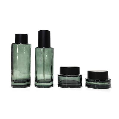 Cina Il siero di vetro della spalla piana imbottiglia le bottiglie d'imballaggio cosmetiche a perfetta tenuta in vendita