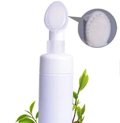 Cina 120ml OEM Foaming Cleanser Bottle With Silicon Brush in vendita