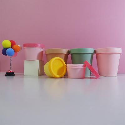 Cina Odm 30ml Plastic Cosmetic Containers With Plastic Lid in vendita