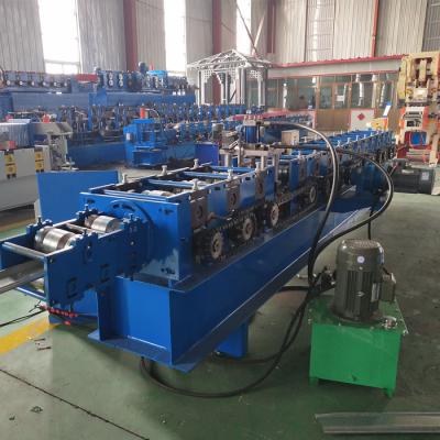 Cina rotolo automatico dello sportello del rullo di 0.8mm che forma la catena della macchina guidata in vendita