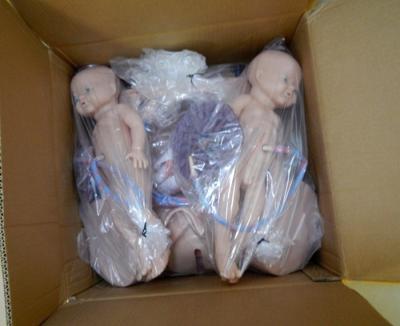 China Modelo de mulher grávida e gêmeos de tamanho realista de vida humana boneca de bebê para treinamento de parto à venda