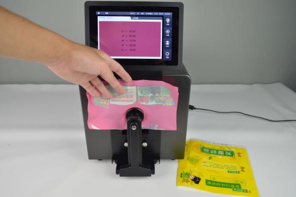 CS-820N solution intelligente de mesure de couleur précise avec 24 sources lumineuses standard