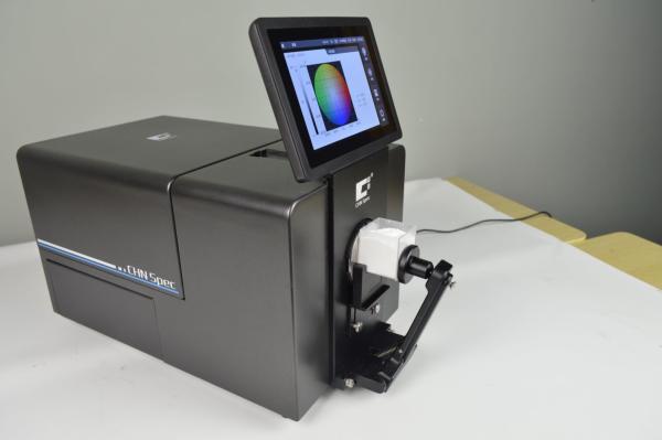 CS-820N solution intelligente de mesure de couleur précise avec 24 sources lumineuses standard
