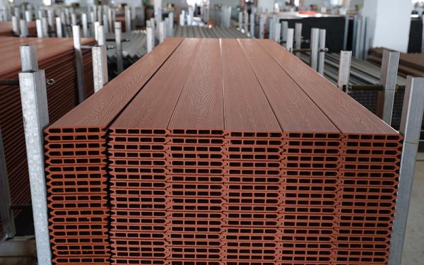 Quality 20mm WPC Fence Outdoor Waterproof Rustic Cross Vinyl Ranch Fence for sale