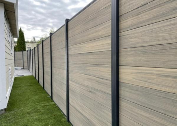 Quality Recyclable Coextrusion WPC Fence Easy Installation Stain Resistant for sale