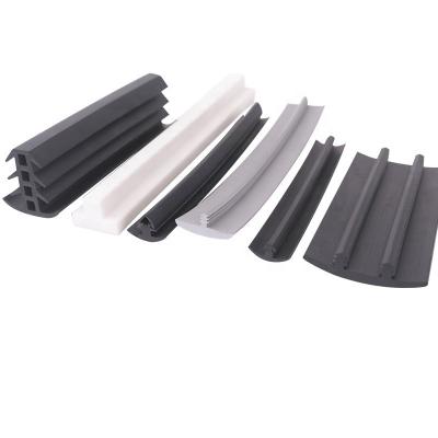 Cina PVC gomma T Moulding Trim per tutti i colori di legno Mobili bordo protettore come richiesta in vendita