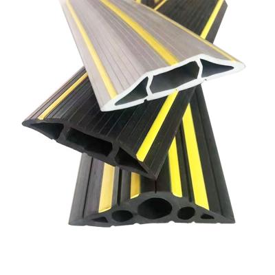 Cina Ecologico Giallo Nero Difesa del tempo XL Porta del garage Soglia del pavimento Sigillo di arresto idrico in vendita