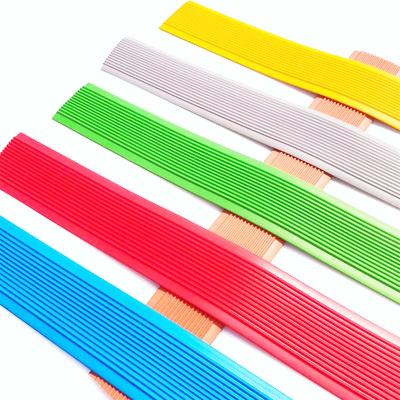 Cina Protezione del bordo delle scale con battistrada di plastica antiscivolo e protezione del bordo in gomma in vendita