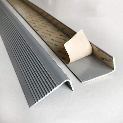 Cina Striscia antiscivolo in PVC morbido flessibile per molte dimensioni popolari in vendita