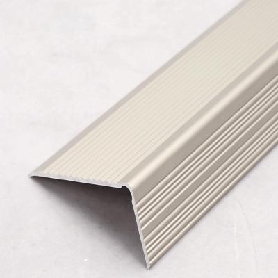 Cina Striscia antiscivolo in PVC morbido flessibile per molte dimensioni popolari in vendita