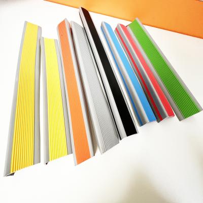 Cina Scalatura anti-scorrere in PVC con taglia e servizio di stampaggio personalizzati in vendita