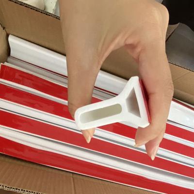 Cina Chiusura dell'acqua Striscia di sigillo in silicone Barriera di soglia della doccia pieghevole per cucina e bagno in vendita