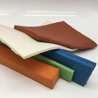 Cina Corde di spugna di silicone resistenti alle alte temperature per i requisiti di sigillatura di tutte le dimensioni in vendita