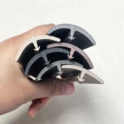 Cina Borsa da tavolo per l'apprendimento Tavolo da scrivania PVC Banda di bordo di plastica 18 mm a forma di T Durezza 40-90 Riviera A in vendita