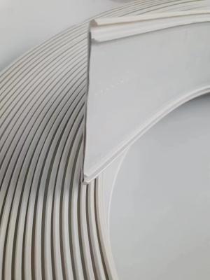 Cina Cappuccio a forma di lettera di colore bianco con durezza in alluminio 70 mm 76 mm 93 mm in vendita