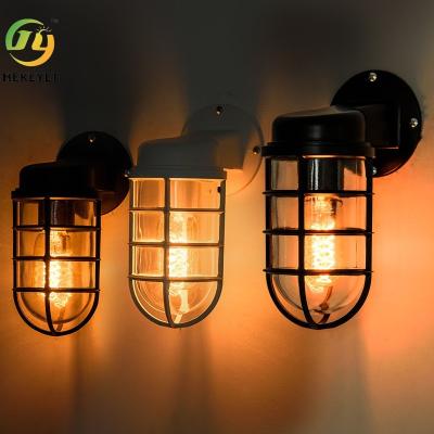 Cina Lampada da comodino di vetro della lampada da parete del ferro della retro della lampada da parete di Art Dining Room Living Room dell'abbigliamento cavità industriale del negozio in vendita