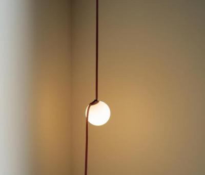 China Lustre a cintura minimalista nordica, design italiano, salotto, loft, sala da pranzo, lampada a coda. for sale