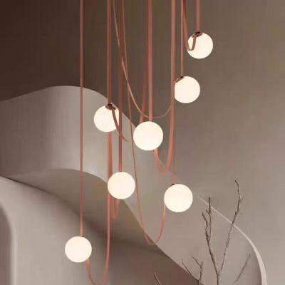 Cina Lustre a cintura minimalista nordica, design italiano, salotto, loft, sala da pranzo, lampada a coda. in vendita