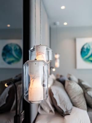 Китай JYLINGHTING Современные минималистические стеклянные подвесные огни Овальный алабастр Текстура для кафе Магазин одежды Спальня Доступна Среднемодернный подвесный свет продается