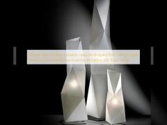 Chambre de séjour modèle de l'hôtel Lampe de sol blanche avec personnalité simple et design créatif