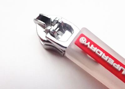 Cina OEM iniezione o tiratore di cerniera di plastica con effetto 3D di vestiti e borse in vendita