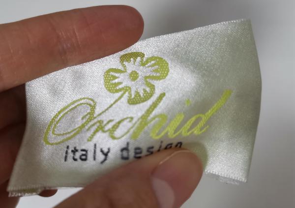 Quality Custom High Density Woven Labels Folding Clothing Woven Labels for sale