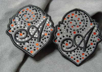 Cina Bandiera personalizzata 3D Born To Be Mild Logo ricamato Patch al collo riutilizzabile in vendita