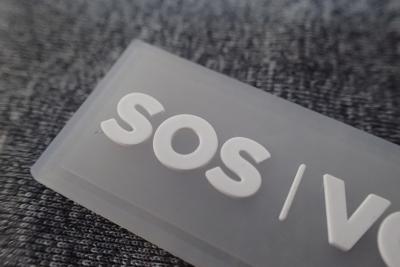 Cina Patch di logo in gomma fatti a mano per etichette di abbigliamento / uniforme in vendita