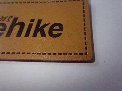 Cina Patch di pelle in rilievo su misura per jeans e borse in vendita