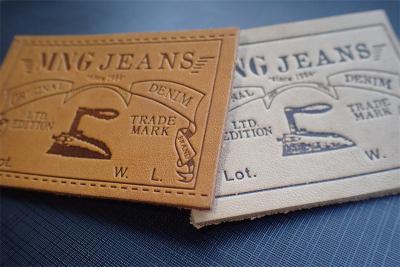 Cina Jeans eco-friendly etichette in pelle con patch in rilievo logo per uniforme in vendita