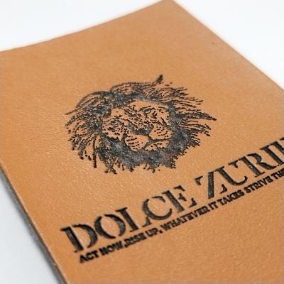 Cina Etichette personalizzate Patch in pelle in rilievo per abbigliamento Borse da mano Jeans in vendita