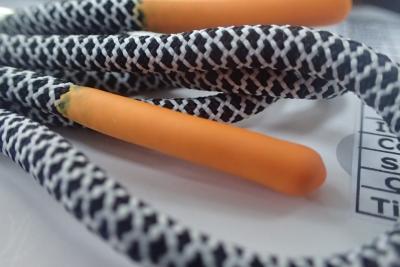 China Dauerhaftes, nicht elastisches Kabel mit Matt-Silicon-Endungen für Jacke, Schuhe, Taschen zu verkaufen