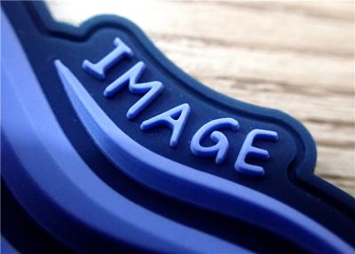 Cina S / M / L Patch di gomma 3D blu scuro / Etichette di gomma per abbigliamento in vendita