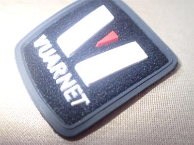 Cina OEM 3D Clothing Label Micro Injection Badge Logo personalizzato in fibra in vendita