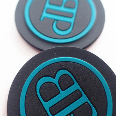 Cina Logo in PVC 3D con carattere verde sollevato Patch personalizzati per abiti in vendita